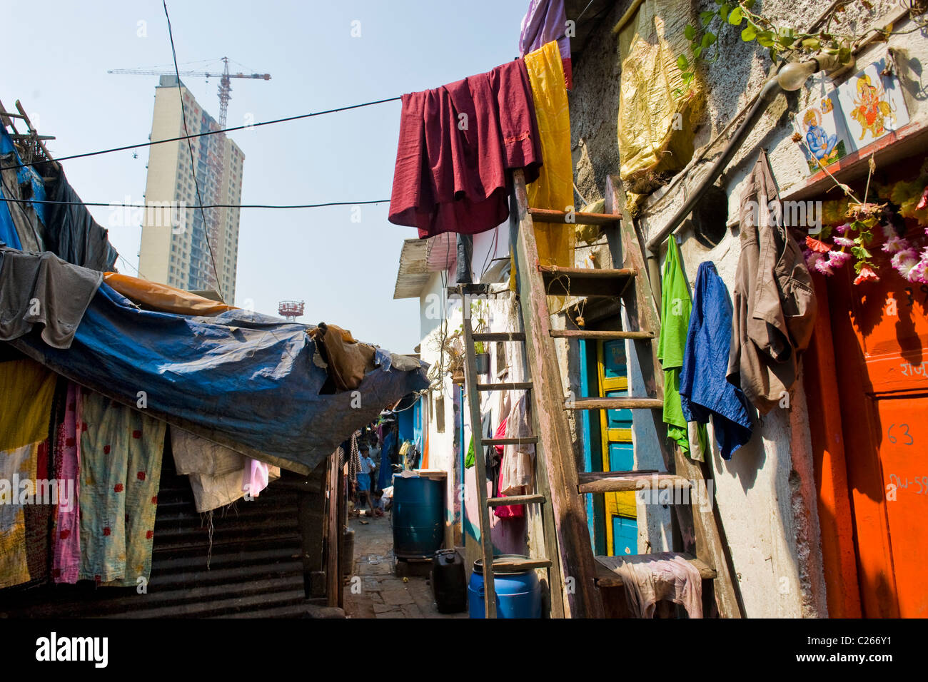 Mumbai slum colaba hi-res stock photography and images - Alamy
