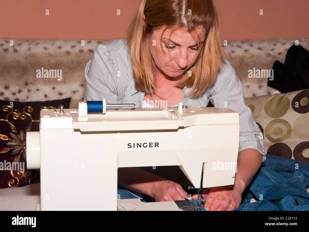 Woman using singer sewing machine hi-res stock photography and images ...