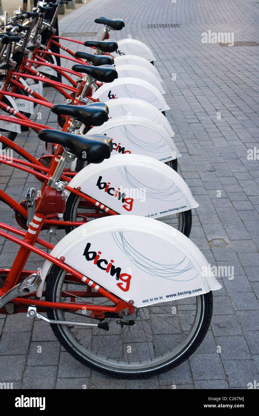 Row of bikes to hire hi-res stock photography and images - Alamy