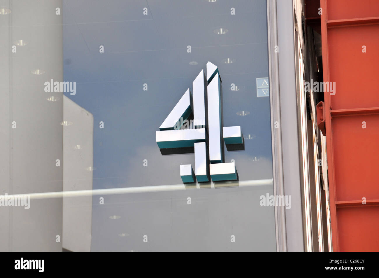 Channel 4 building Logo sculpture horseferry road Stock Photo - Alamy