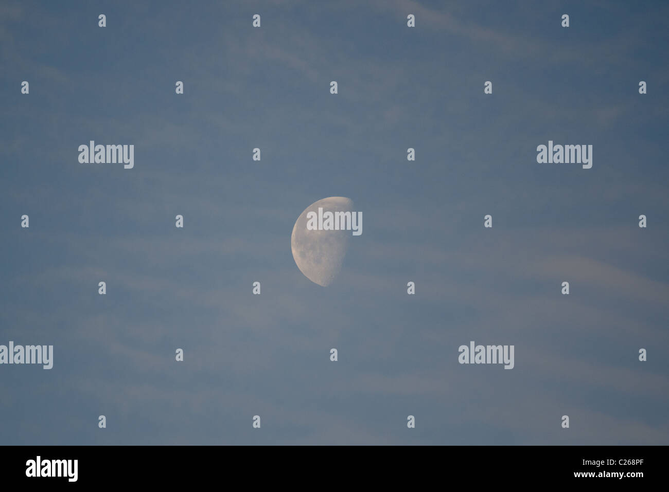 Moon through cloud hi-res stock photography and images - Alamy