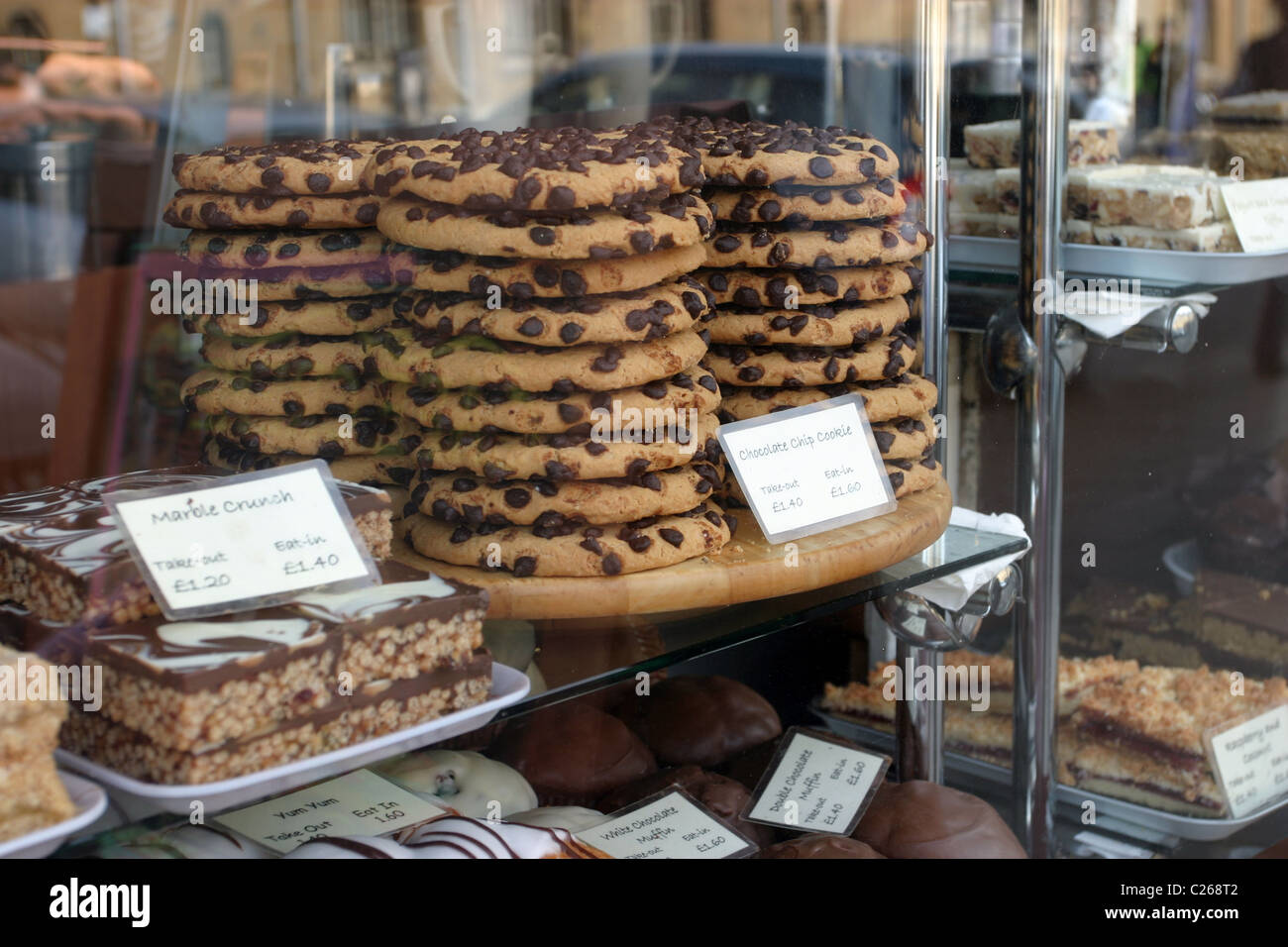 Bakers shop window hi-res stock photography and images - Alamy