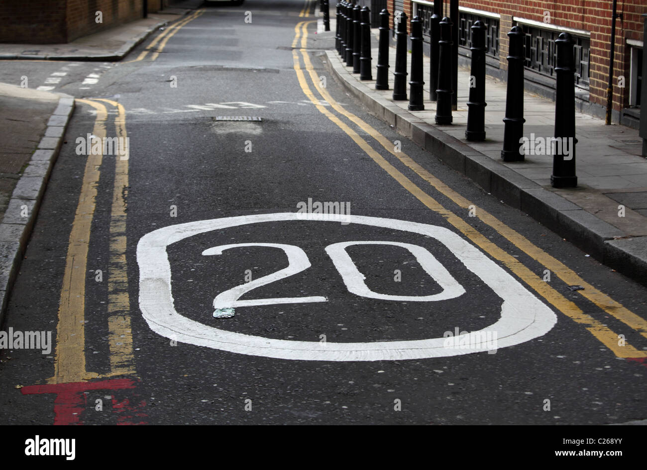20 mph zone in shoreditch hi-res stock photography and images - Alamy