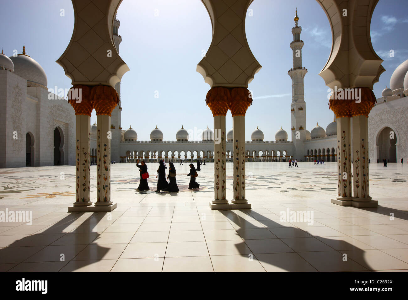 Sheikh Zayed Mosque, Abu Dhabi. Third biggest mosque in the world ...