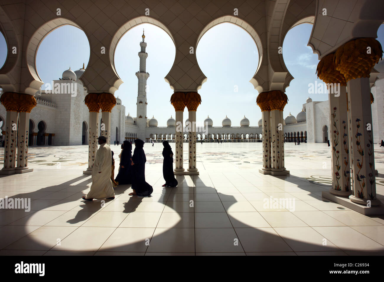 Sheikh Zayed Mosque, Abu Dhabi. Third biggest mosque in the world ...