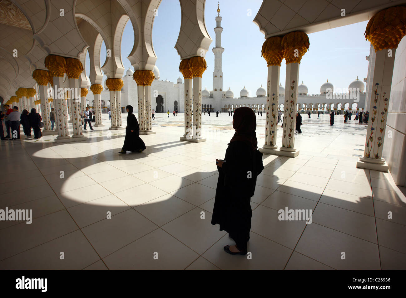 Sheikh Zayed Mosque, Abu Dhabi. Third biggest mosque in the world ...