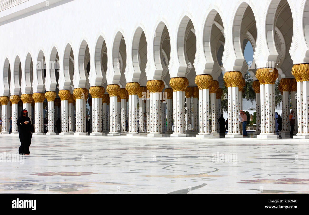 Sheikh Zayed Mosque, Abu Dhabi. Third biggest mosque in the world ...