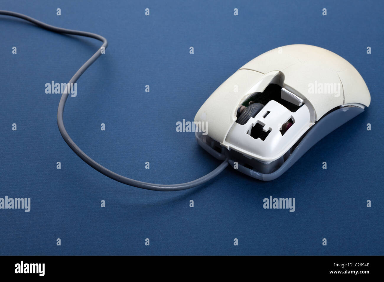 Broken computer mouse hi-res stock photography and images - Alamy