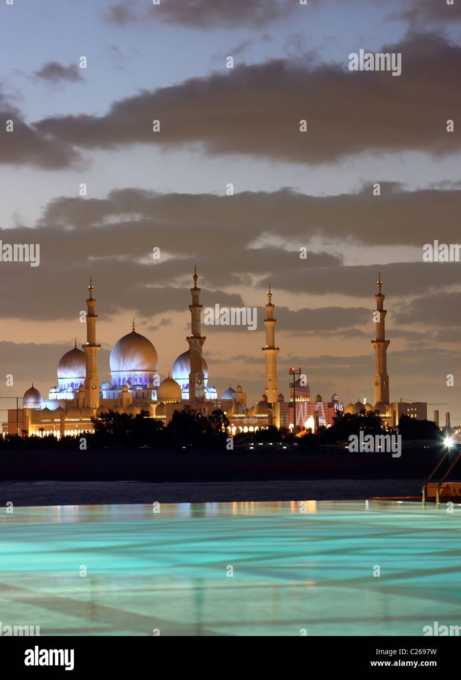 Sheikh Zayed Mosque, Abu Dhabi. Third biggest mosque in the world ...