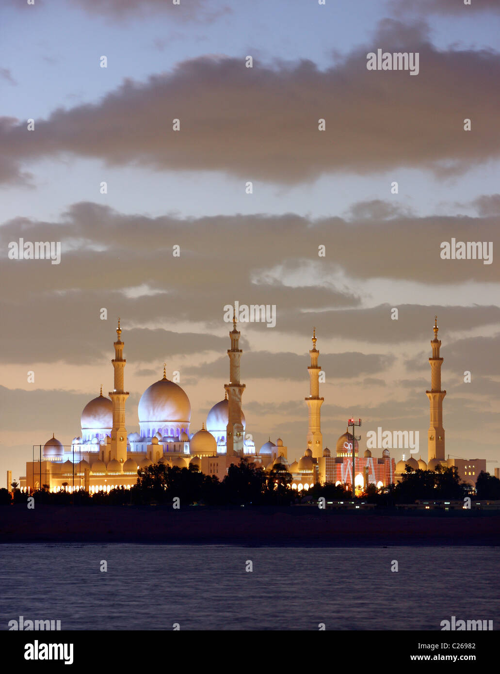 Sheikh Zayed Mosque, Abu Dhabi. Third biggest mosque in the world ...