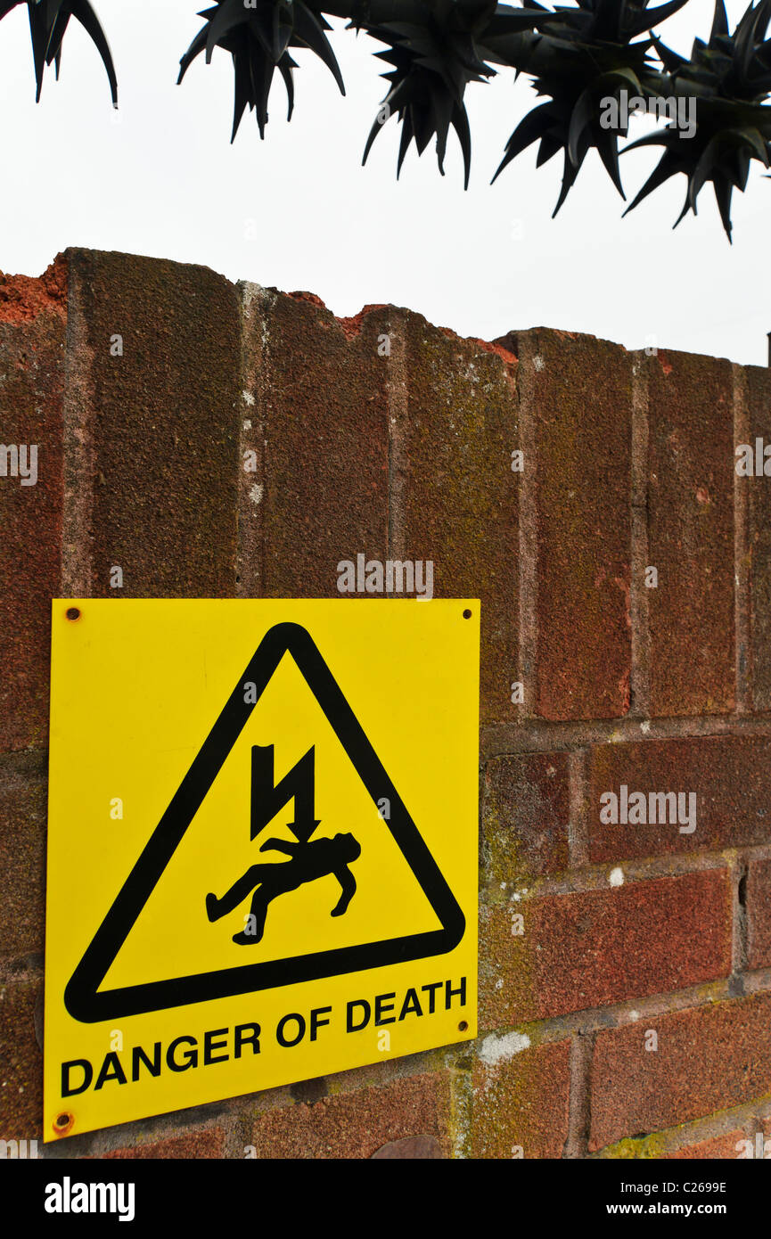 Electricity substation warning sign hi-res stock photography and images ...