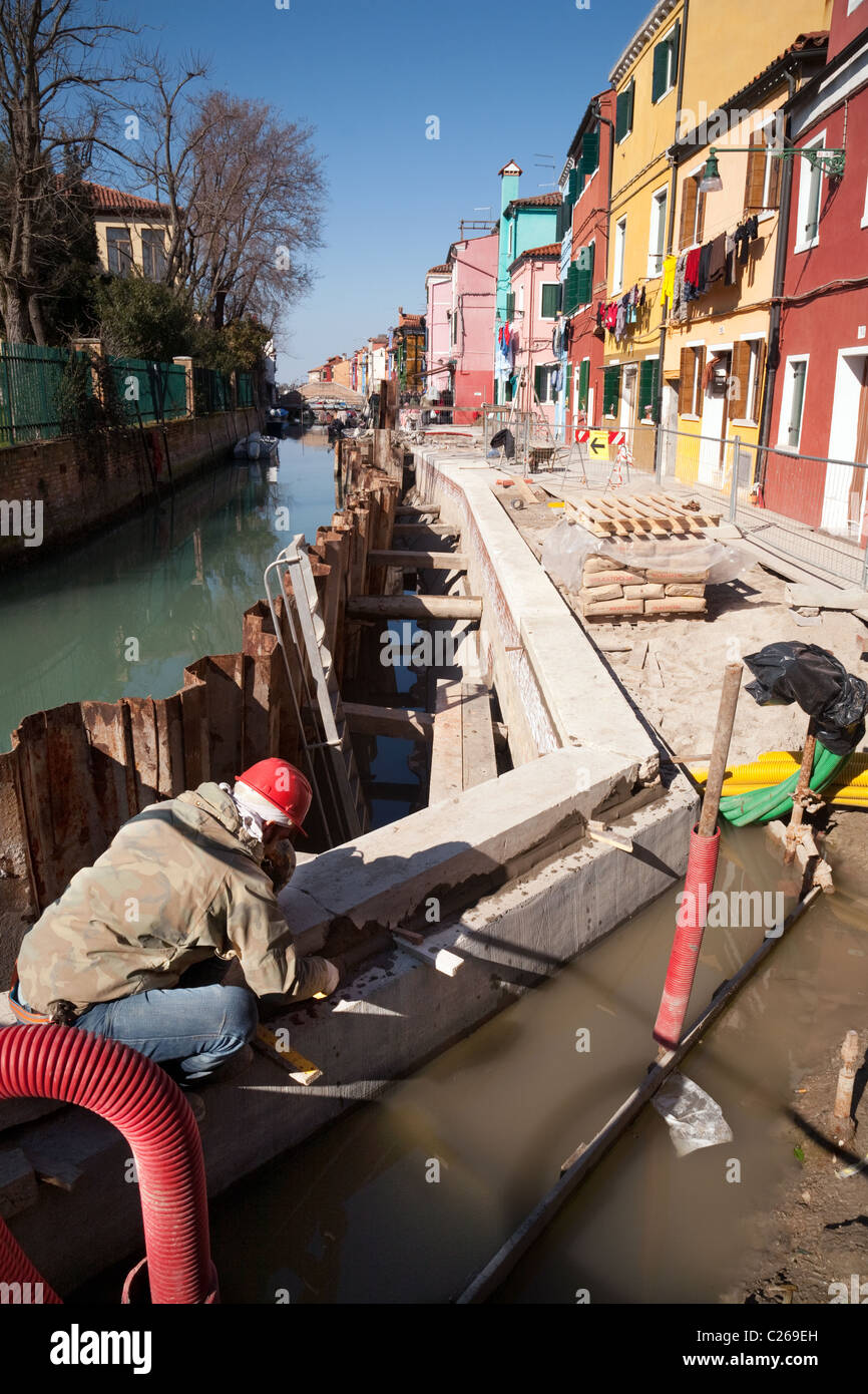 Canal repair hi-res stock photography and images - Alamy