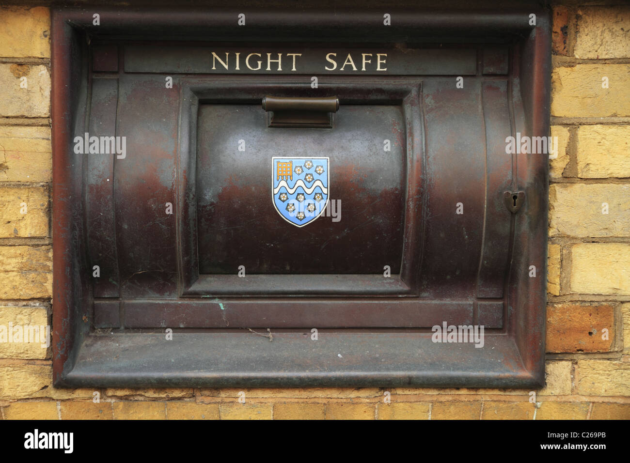 Bank wall night safe hi-res stock photography and images - Alamy