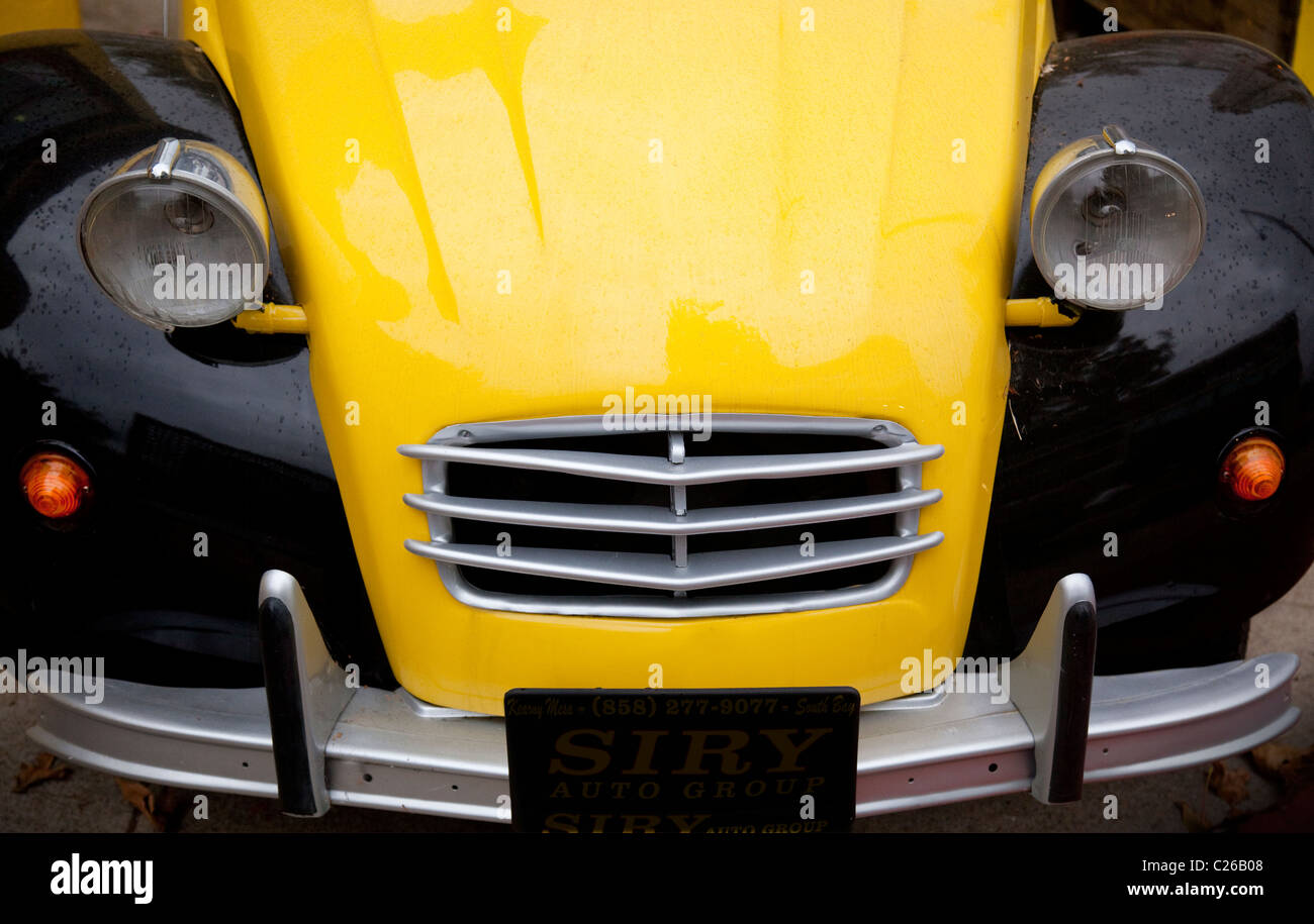 Citroen 2cv charleston hi-res stock photography and images - Alamy