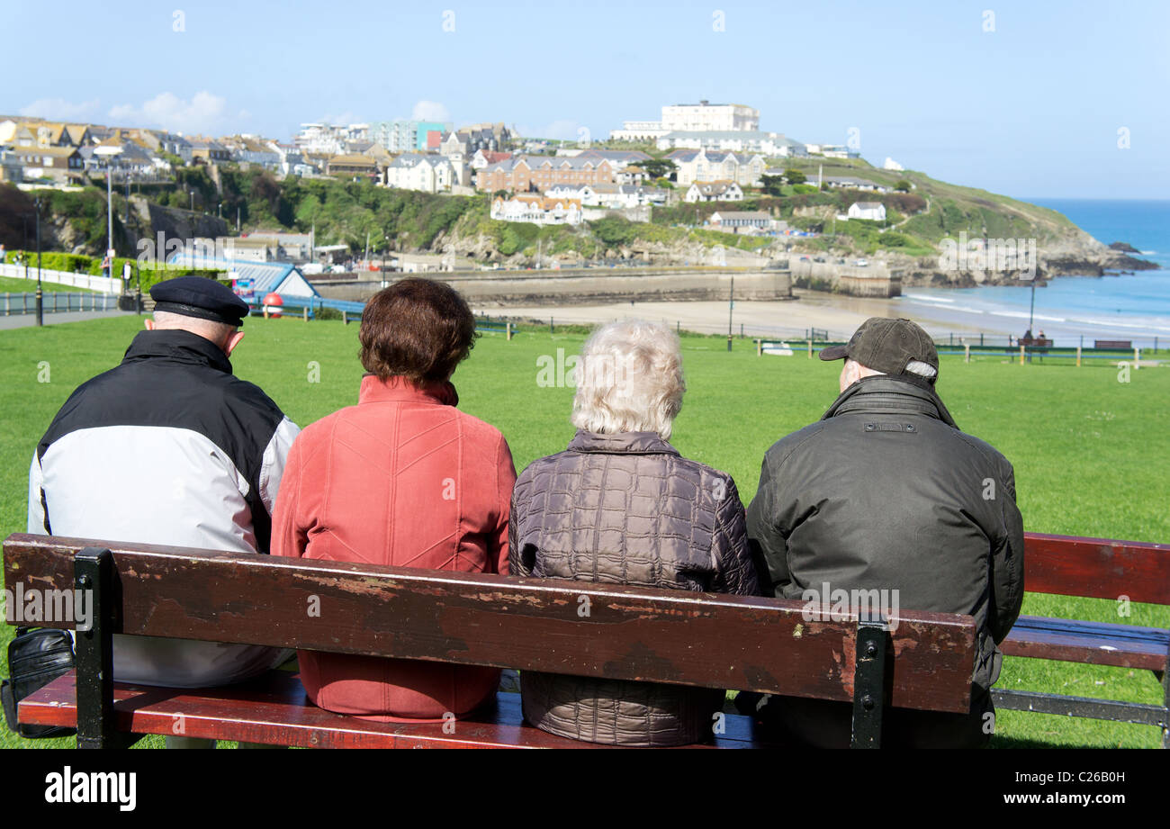 Elderly people sitting on bench hi-res stock photography and images - Alamy