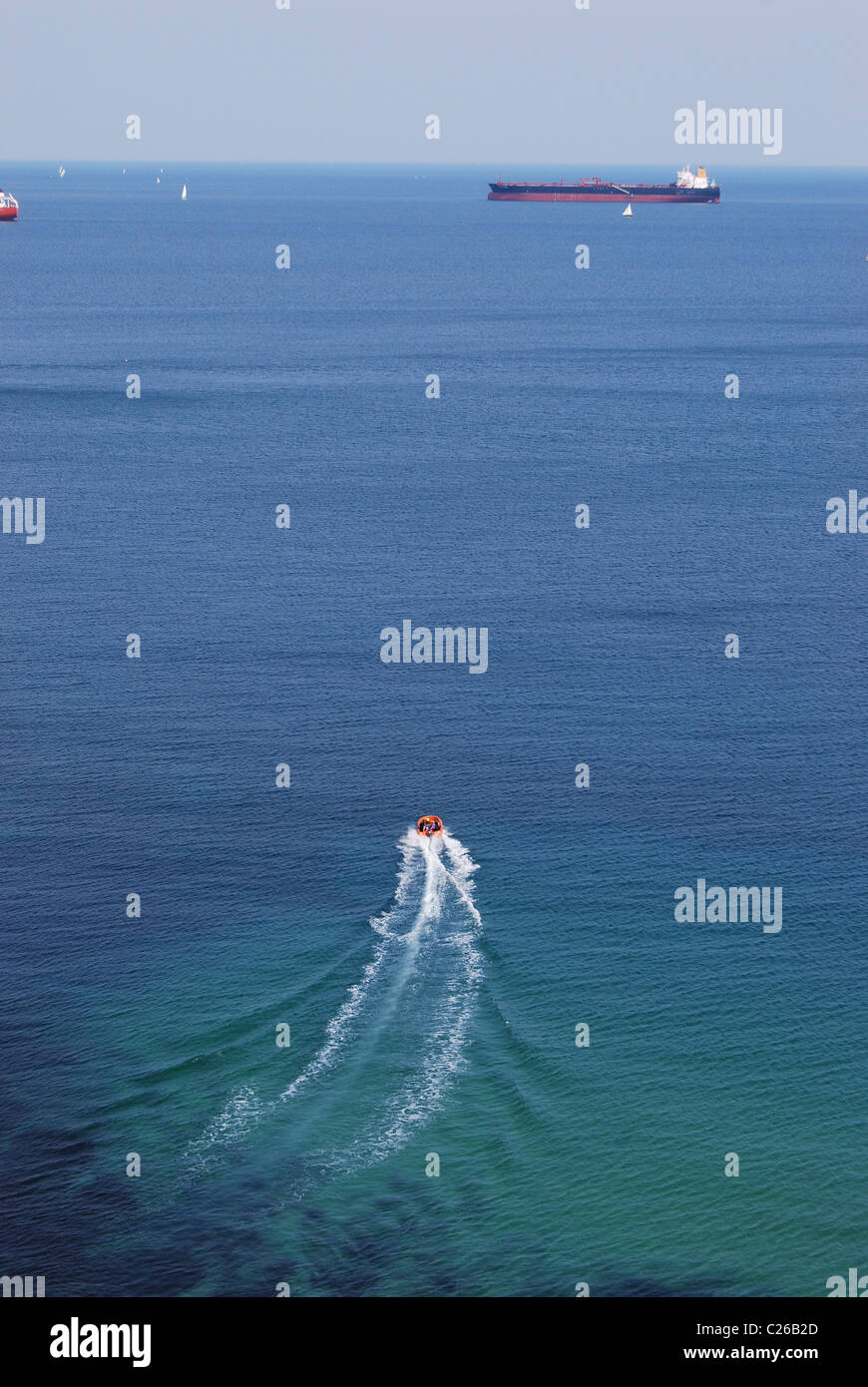 Container ship speed boat hi-res stock photography and images - Alamy