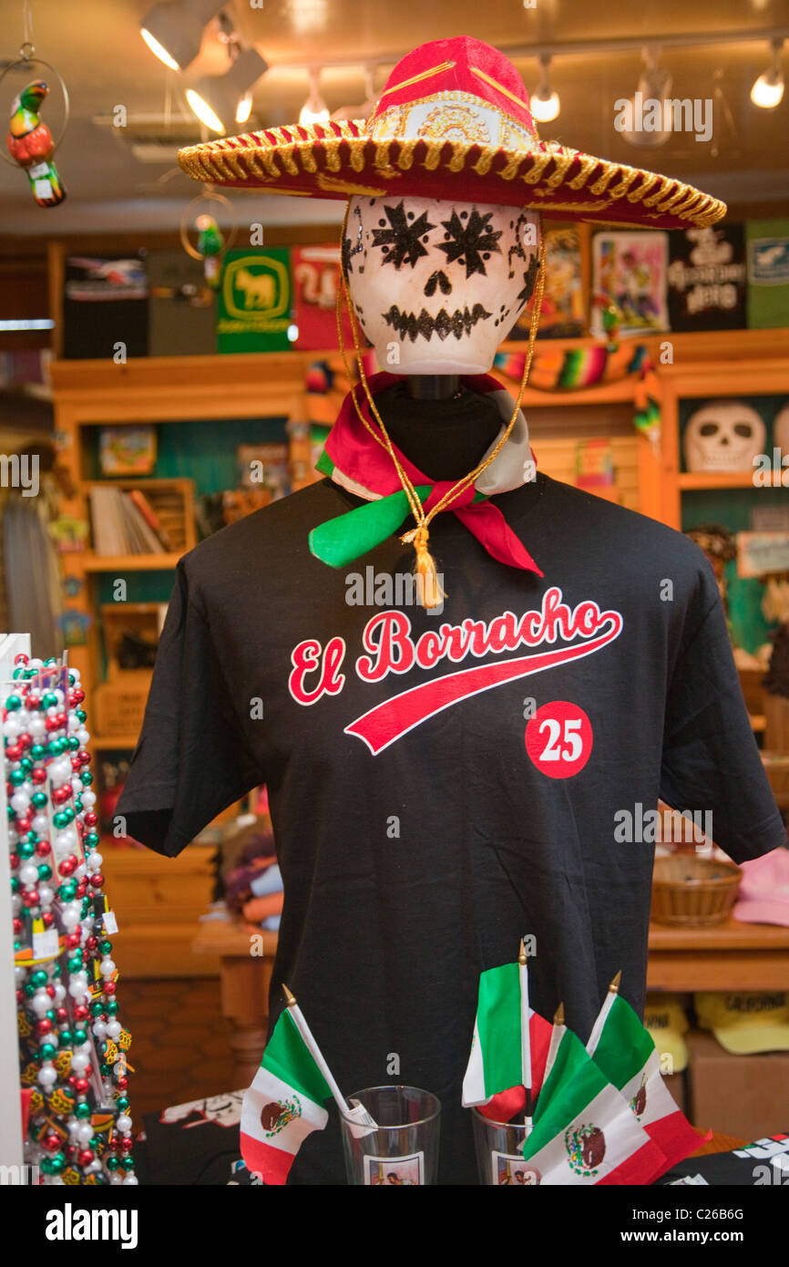 Dead parrot hi-res stock photography and images - Alamy