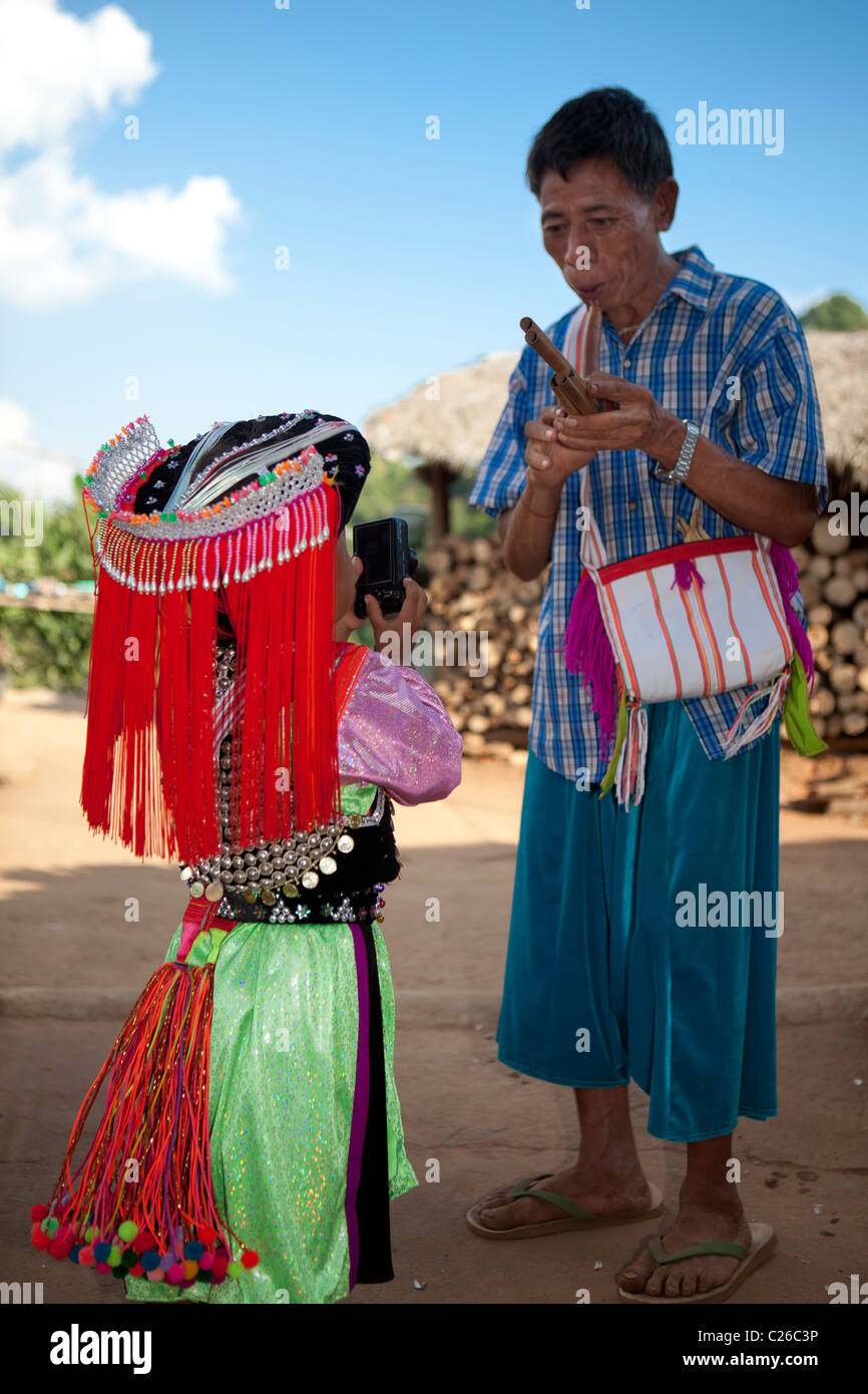 Lisu hill tribes man play instrument for little girl to take photo, Ban ...