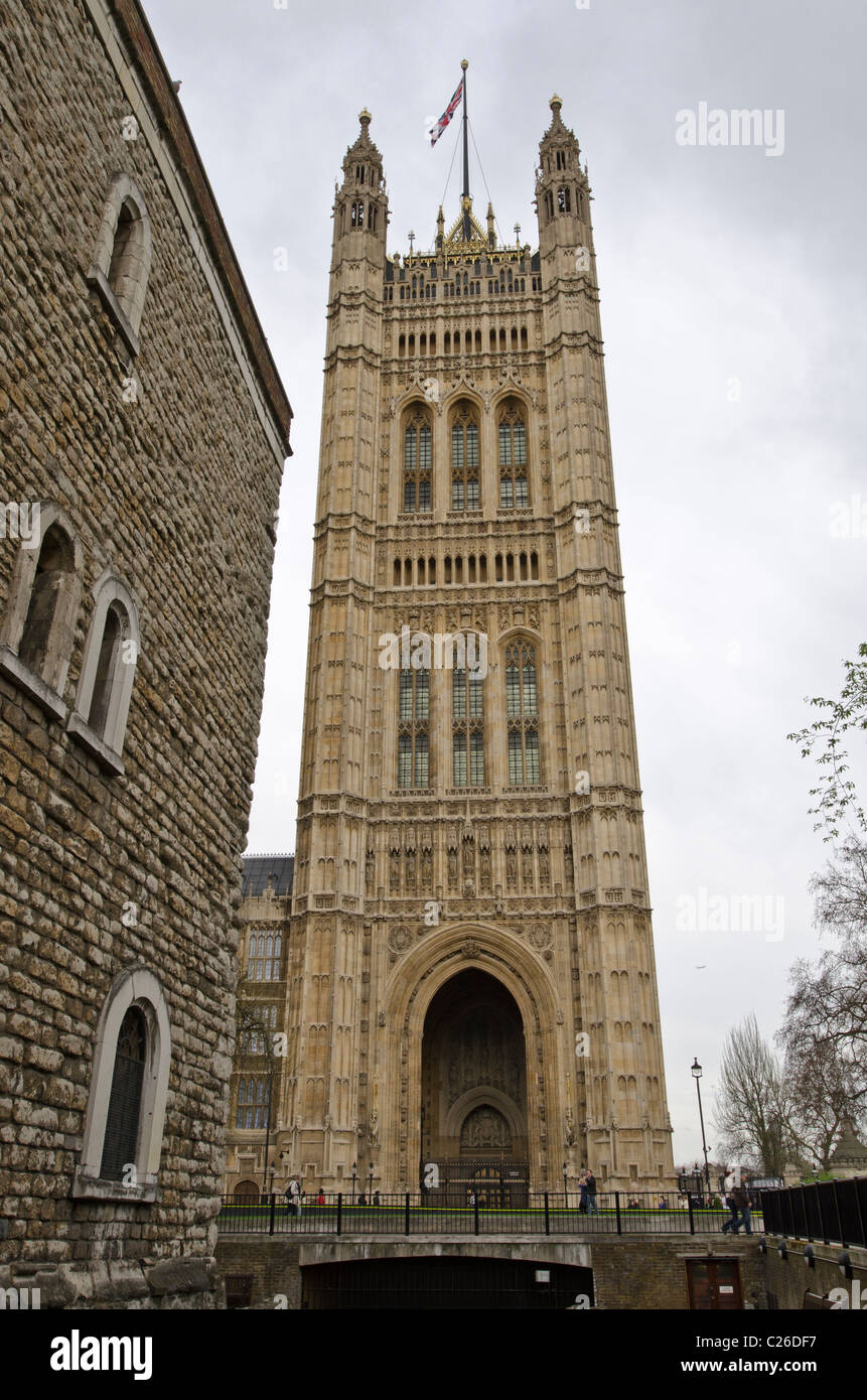 Victoria Tower Palace of Westminster with the jewel Tower to left Stock ...