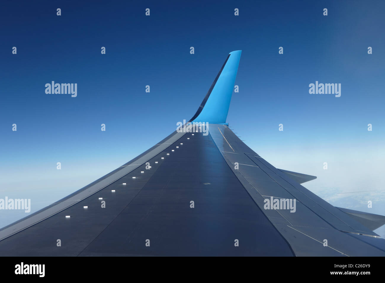 737 wing hi-res stock photography and images - Alamy