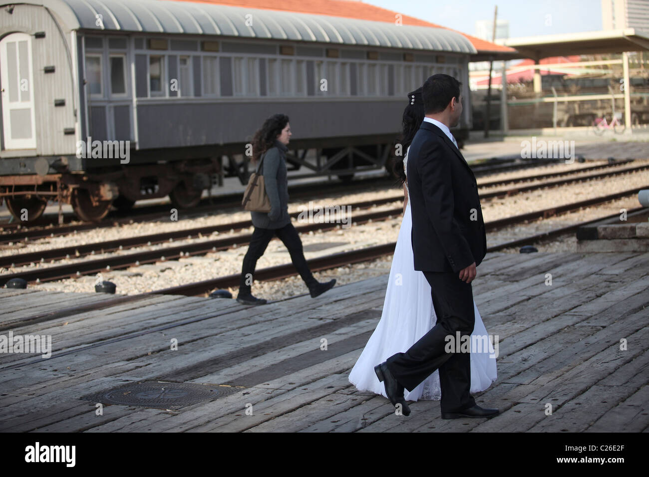 Traditional Jewish Wedding bride and groom on route to wedding Stock ...