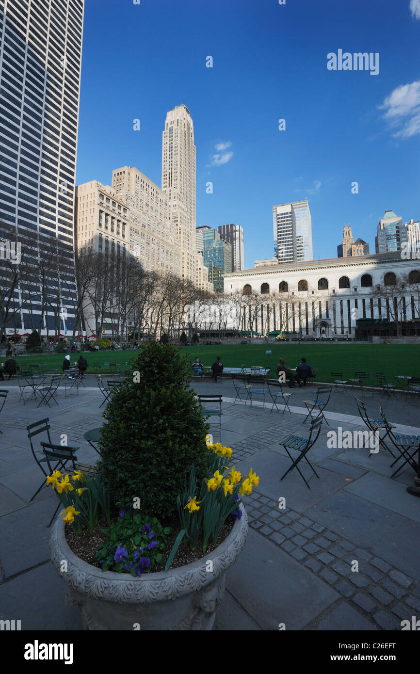 Bryant park at spring hi-res stock photography and images - Alamy