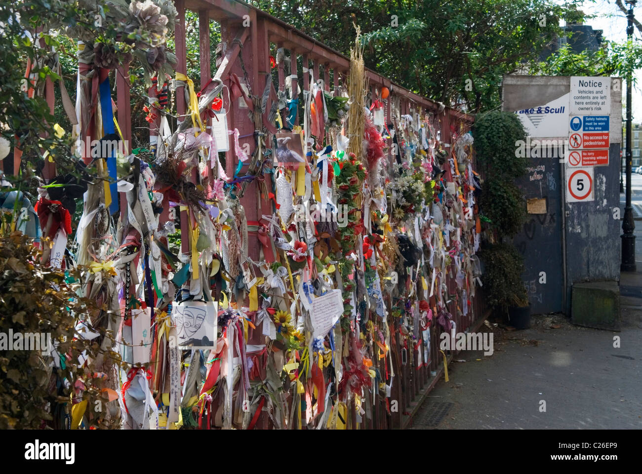 Cross Bones Graveyard, Recross Way Southwark, London UK Cross Bones ...