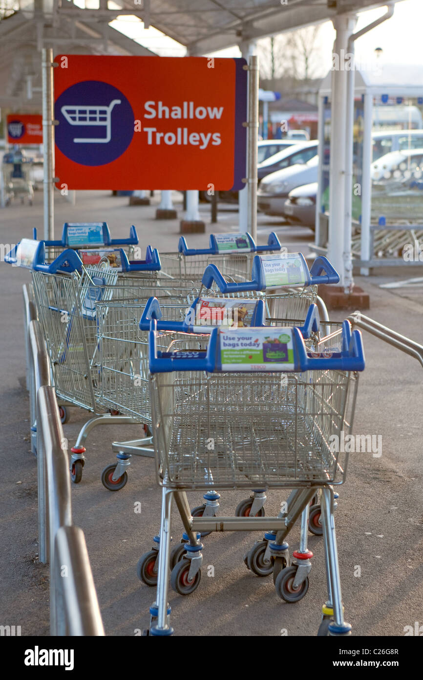 Tescos supermarket empty trolley hi-res stock photography and images ...