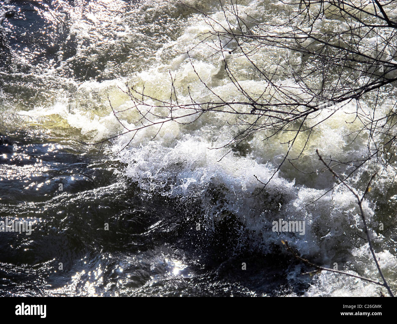 Splashing about in the river hi-res stock photography and images - Alamy