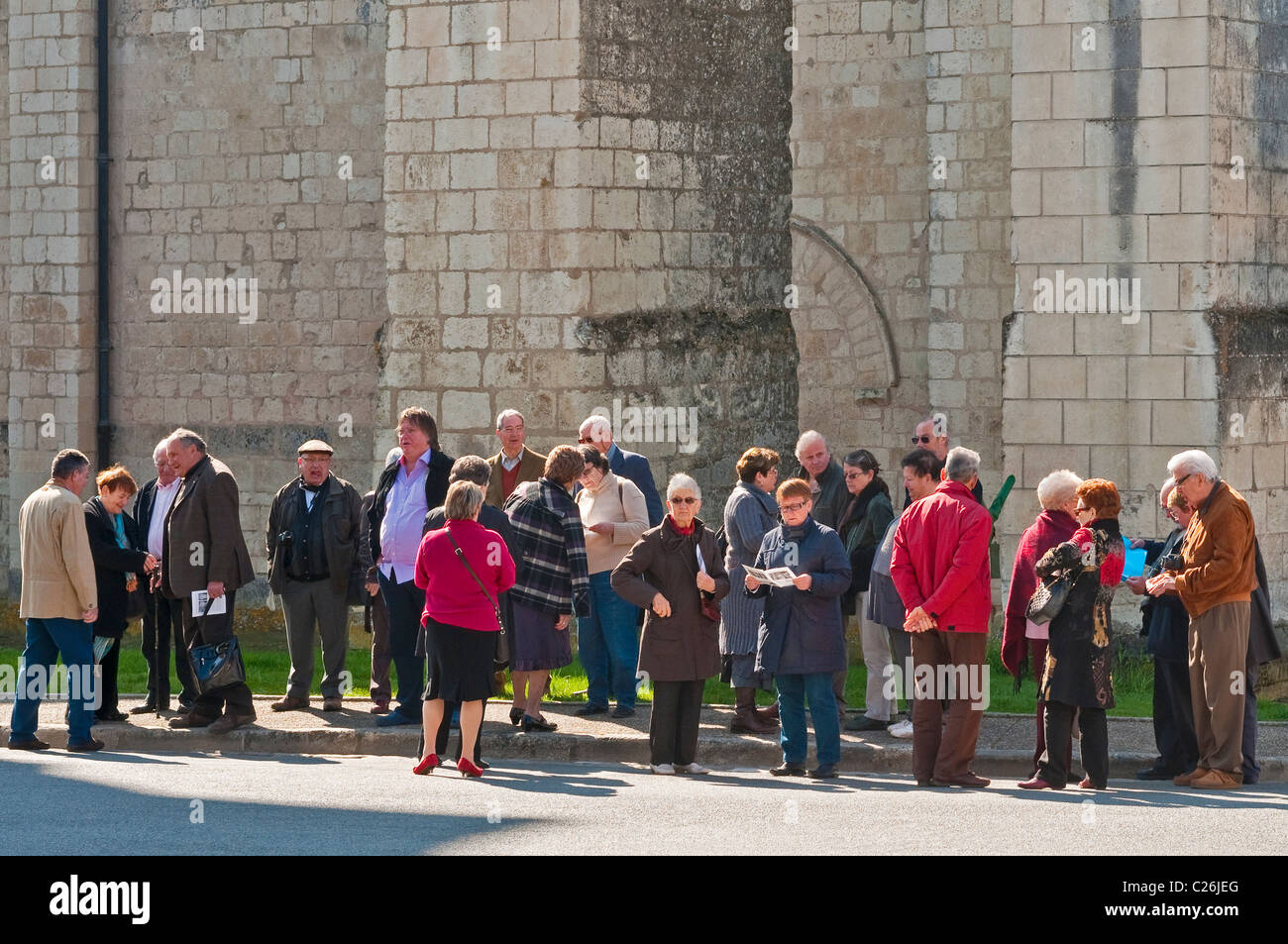 Group of older women tourists hi-res stock photography and images - Alamy