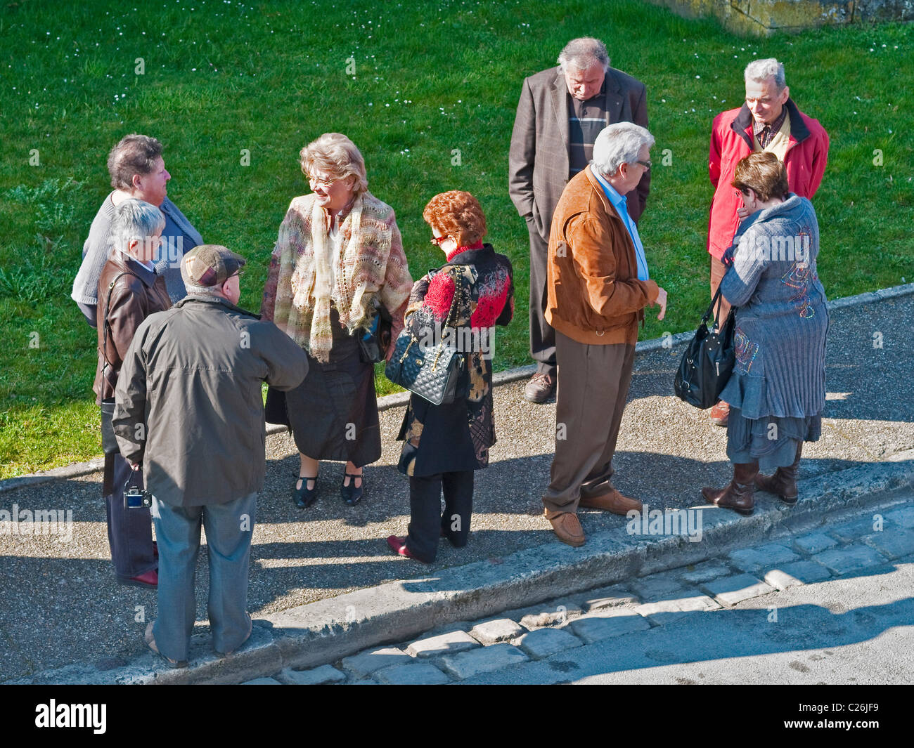 Group of older women tourists hi-res stock photography and images - Alamy