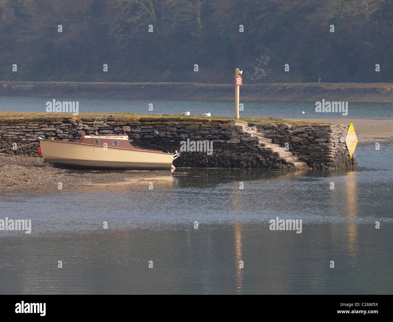 Mooring stone hi-res stock photography and images - Alamy