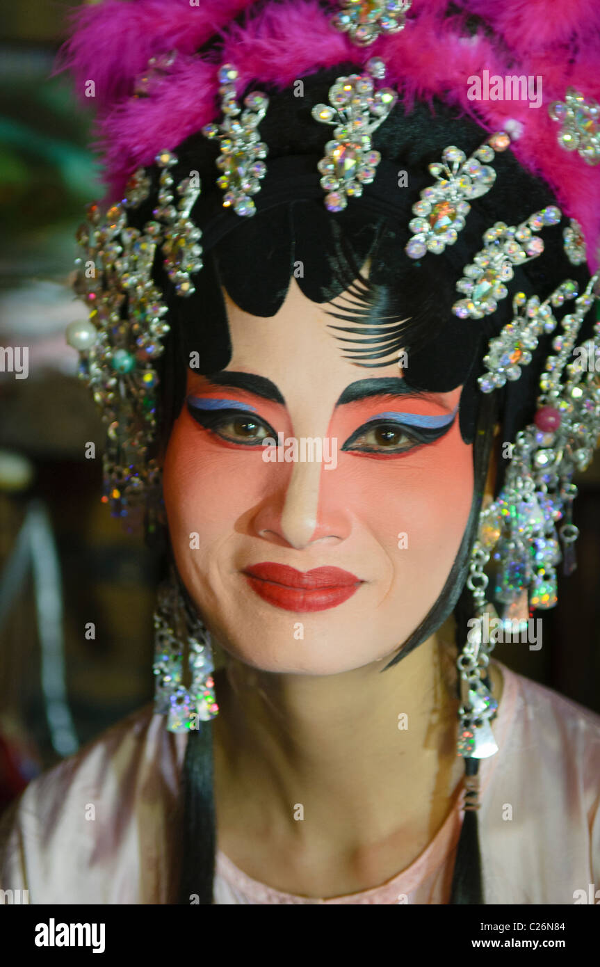 Portrait of chinese opera actress hi-res stock photography and images ...