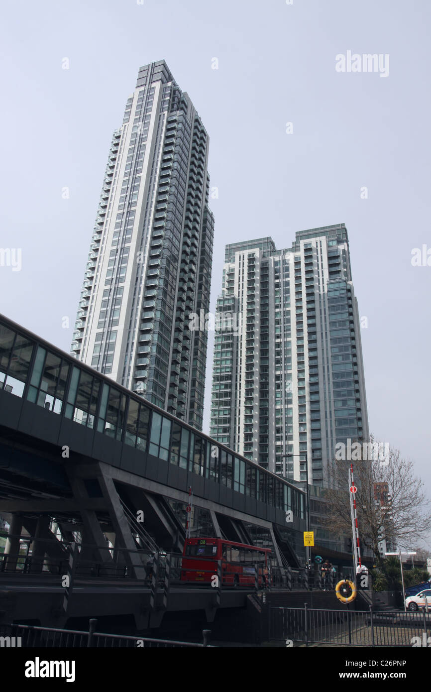 Pan Peninsula Towers London Docklands April 2011 Stock Photo - Alamy