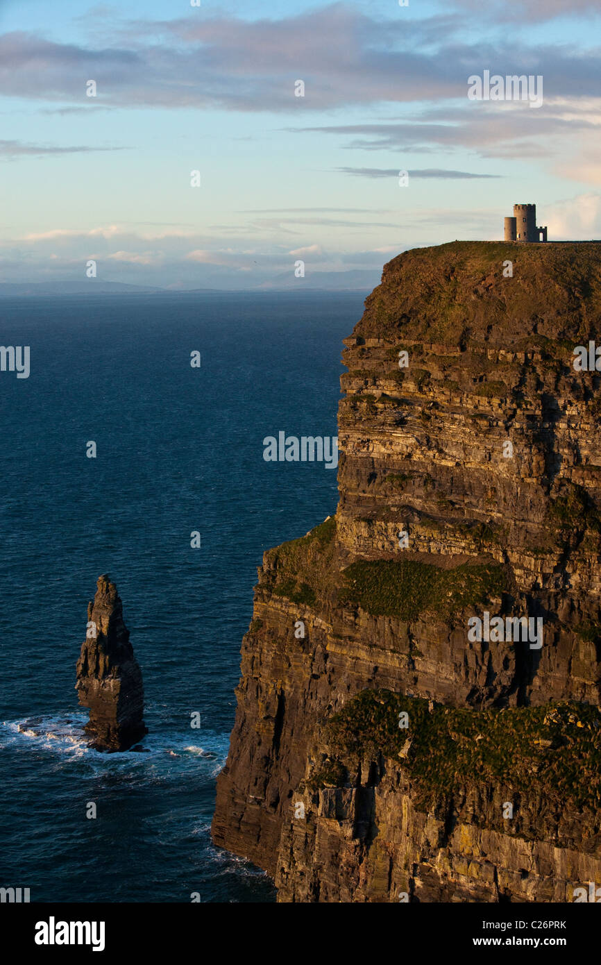 Cliff face ireland hi-res stock photography and images - Alamy
