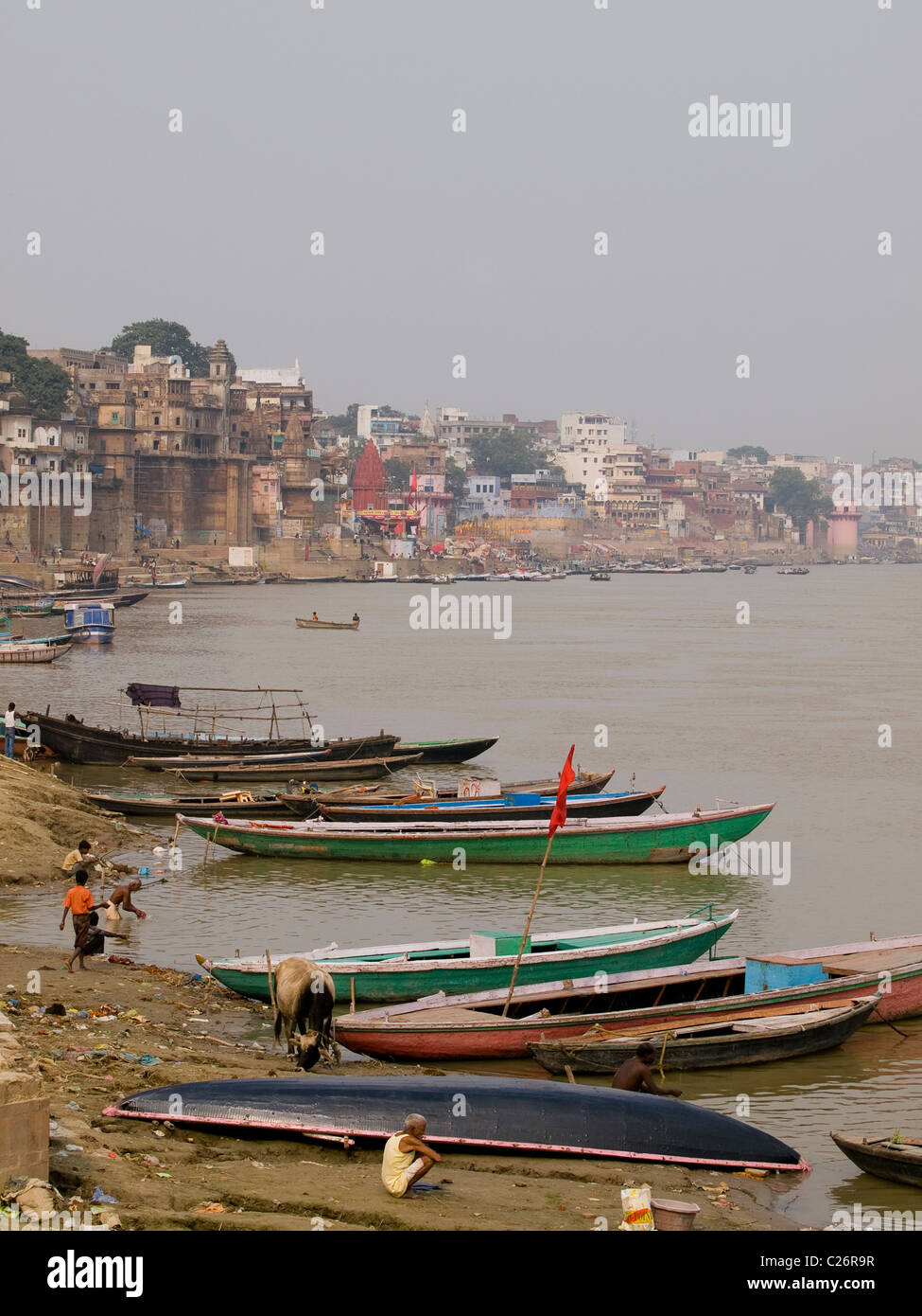Kids in slums of india hi-res stock photography and images - Alamy