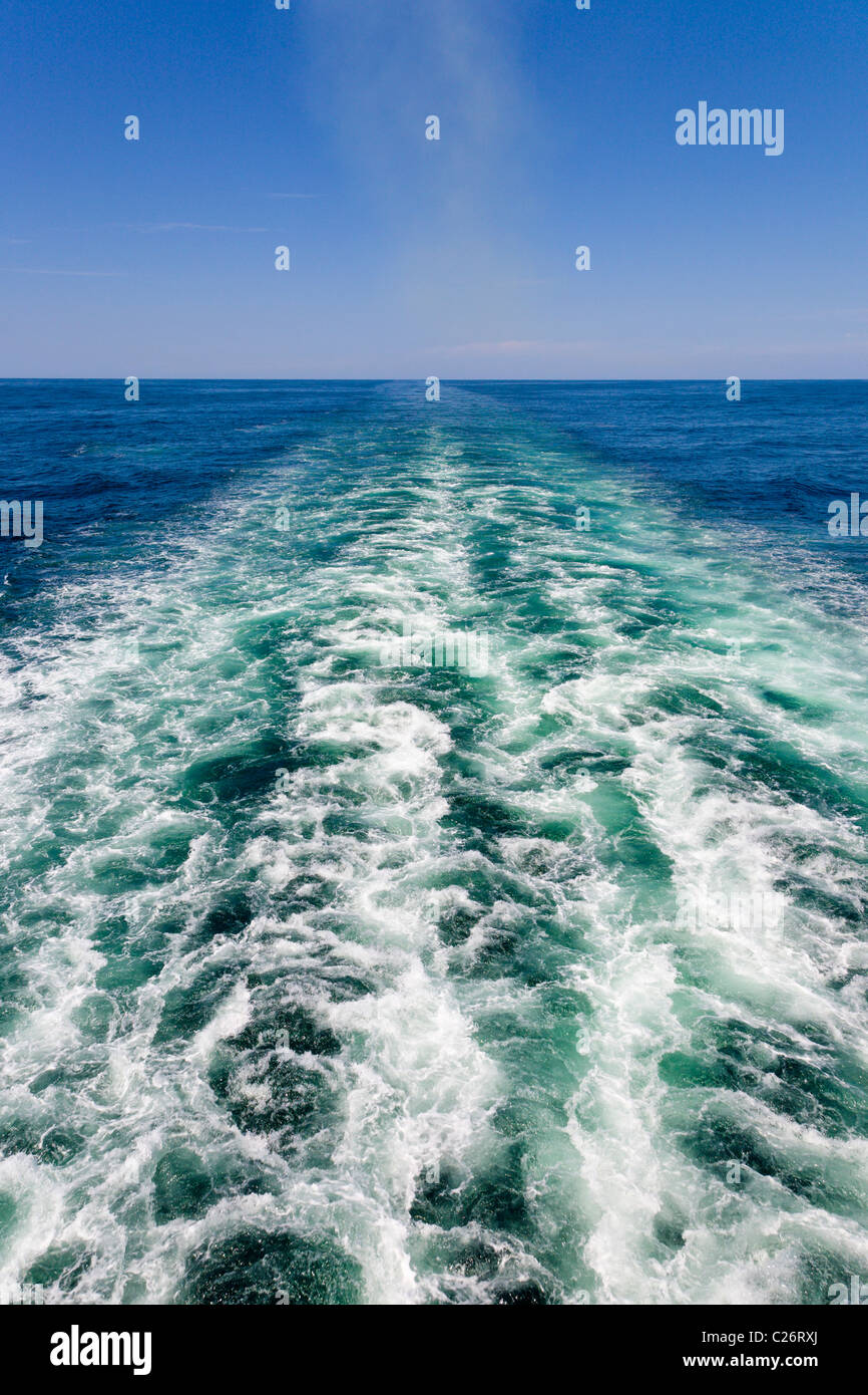 The ships wake hi-res stock photography and images - Alamy