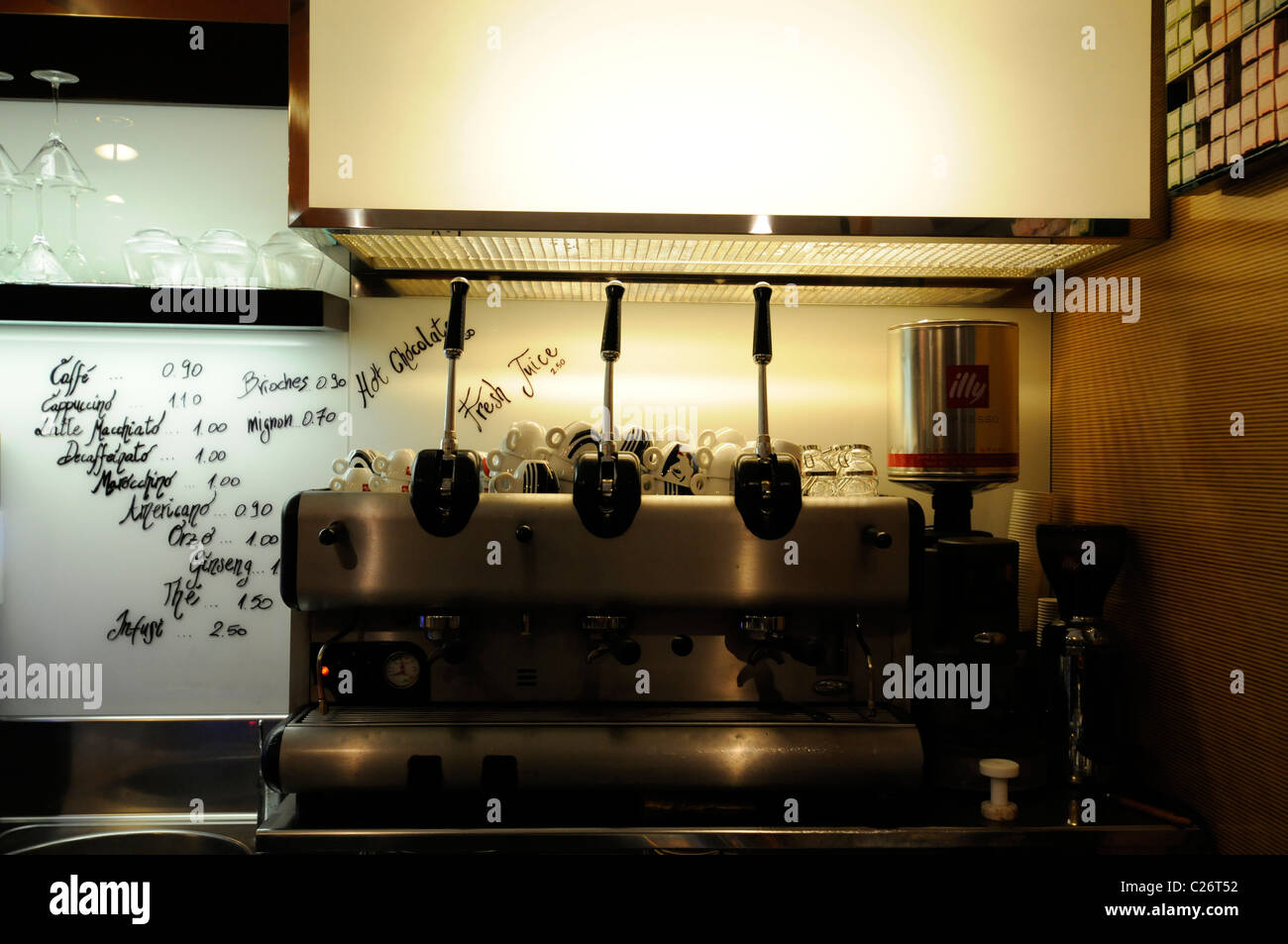 Rome espresso bar hi-res stock photography and images - Alamy