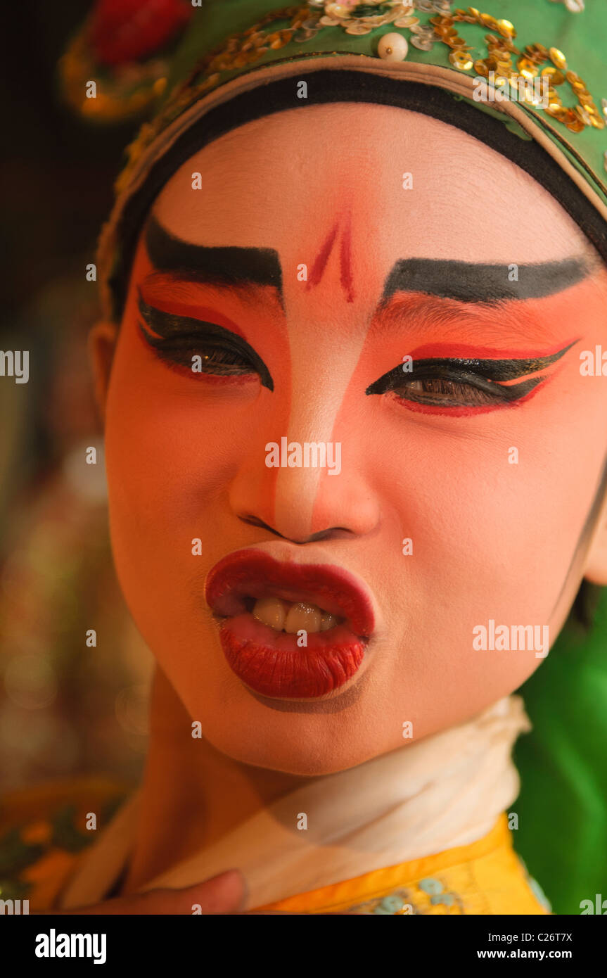 Chinese opera performer backstage in Bangkok, Thailand Stock Photo - Alamy
