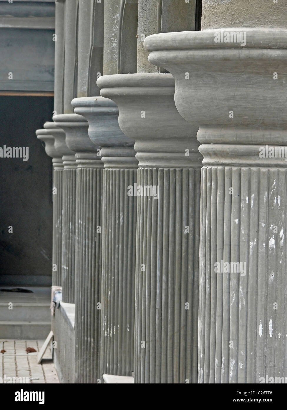 Row columns hi-res stock photography and images - Alamy