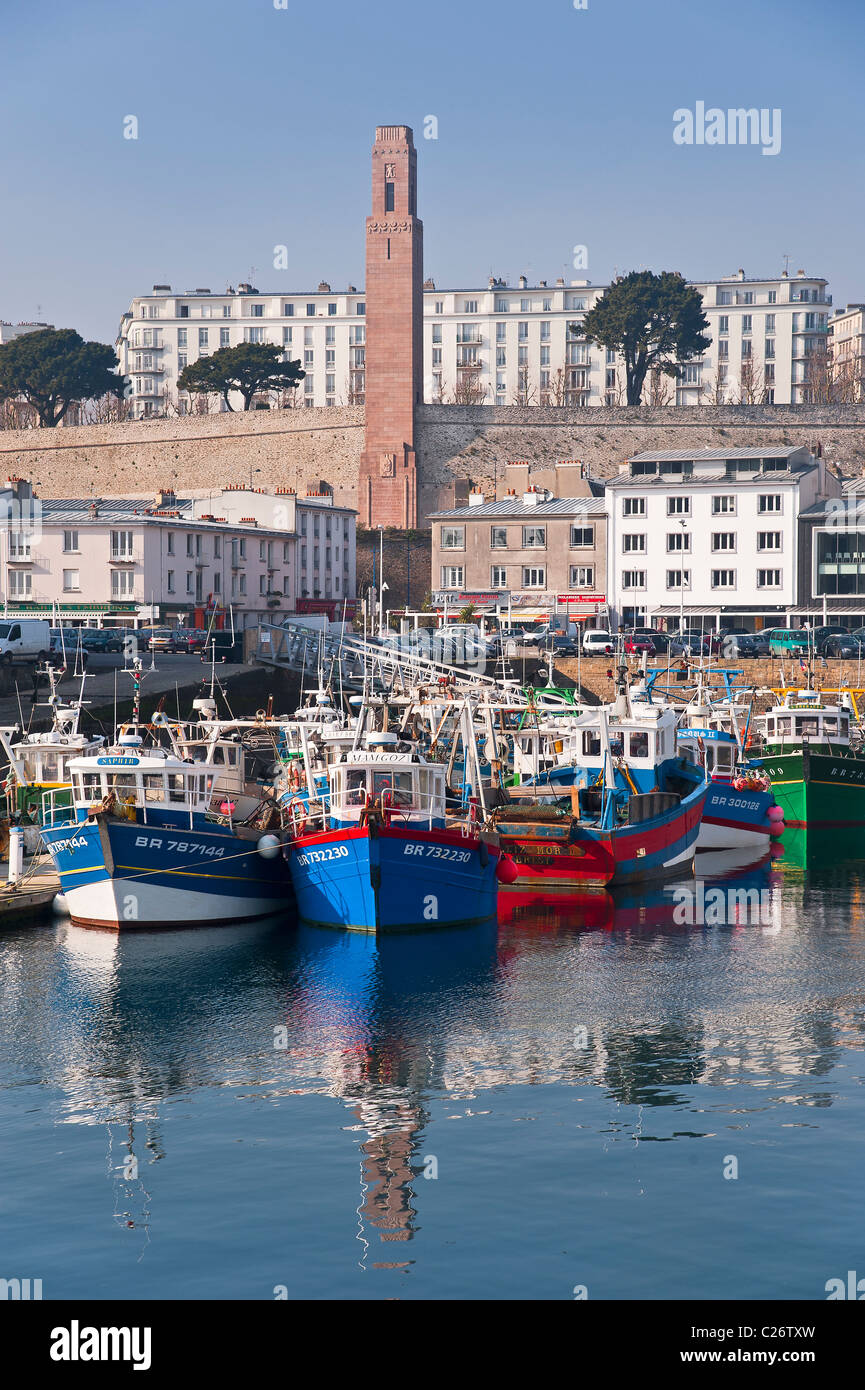 Fishing harbour, and American naval memorial monument, Brest (29200 ...
