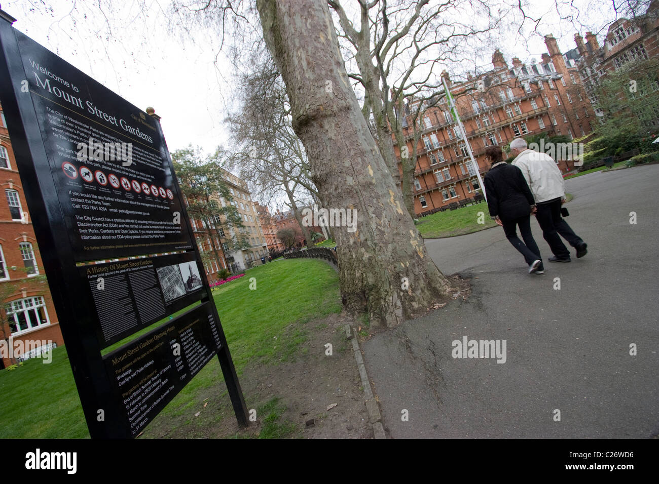 Mayfair sign green park hi-res stock photography and images - Alamy