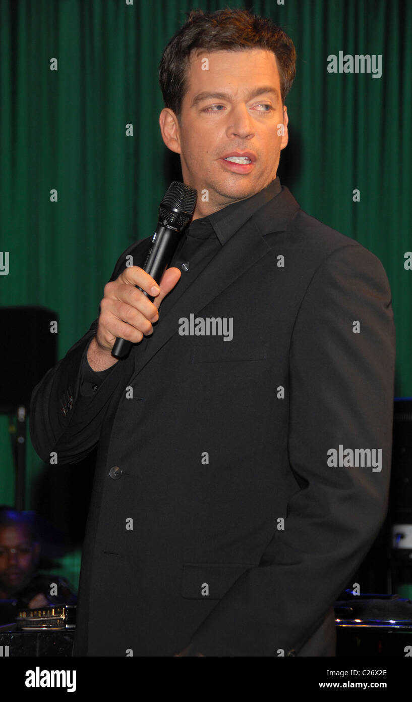 Singer Harry Connick, Jr. celebrates the 2009 Christmas Unveiling at ...