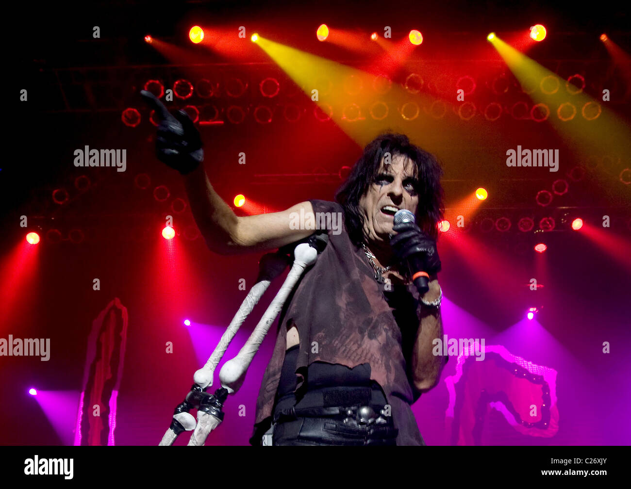 Alice Cooper performing at the Manchester Apollo on his 'Theatre of ...