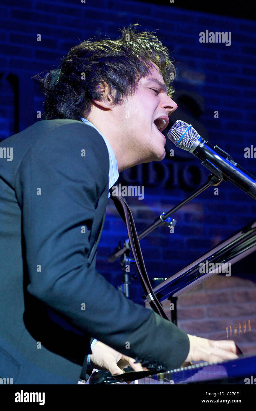 Singer and songwriter Jamie Cullum performing tracks from his new album ...