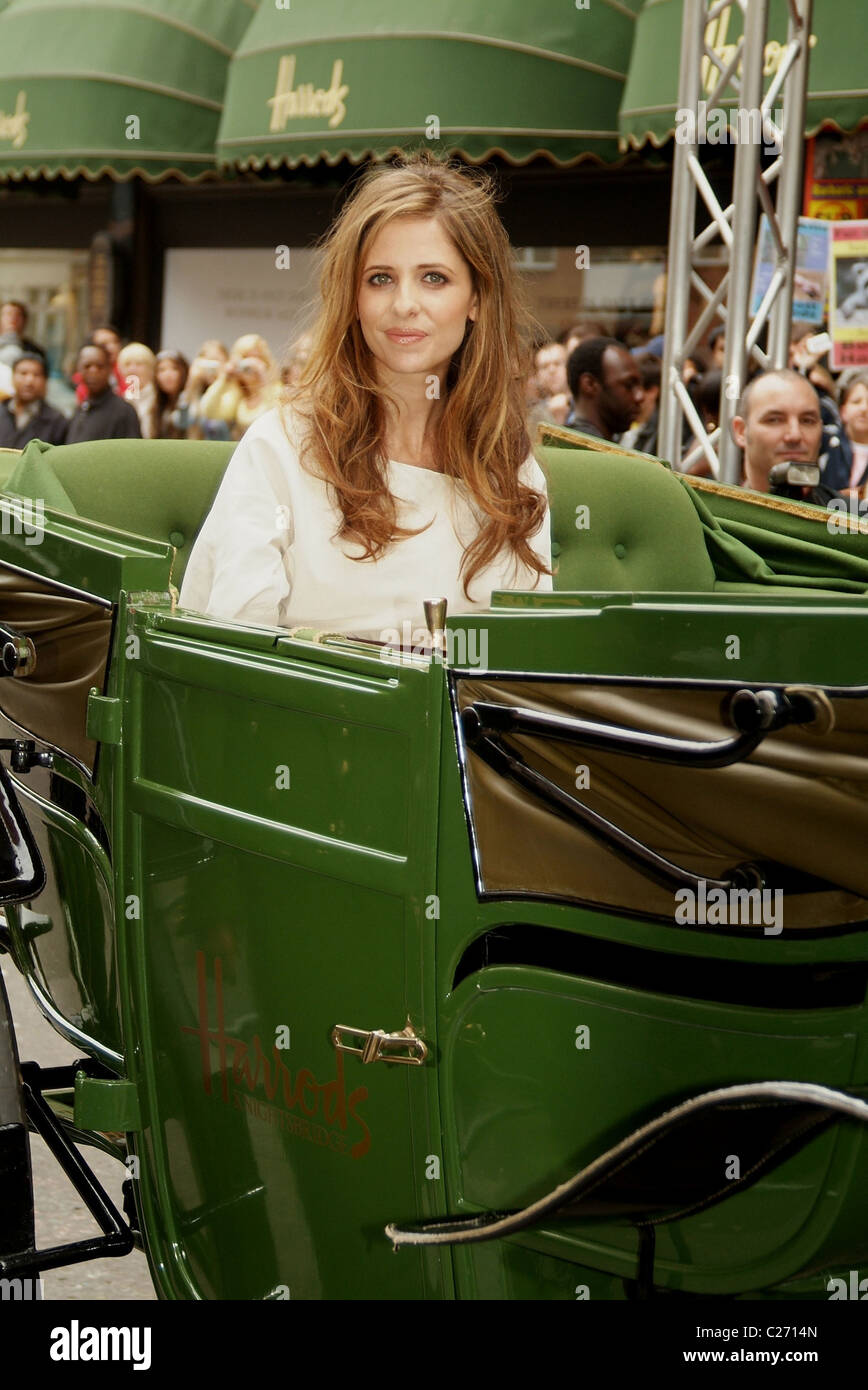 Sarah Michelle Geller, wearing Jasmine Di Milo opens the Harrods Summer ...