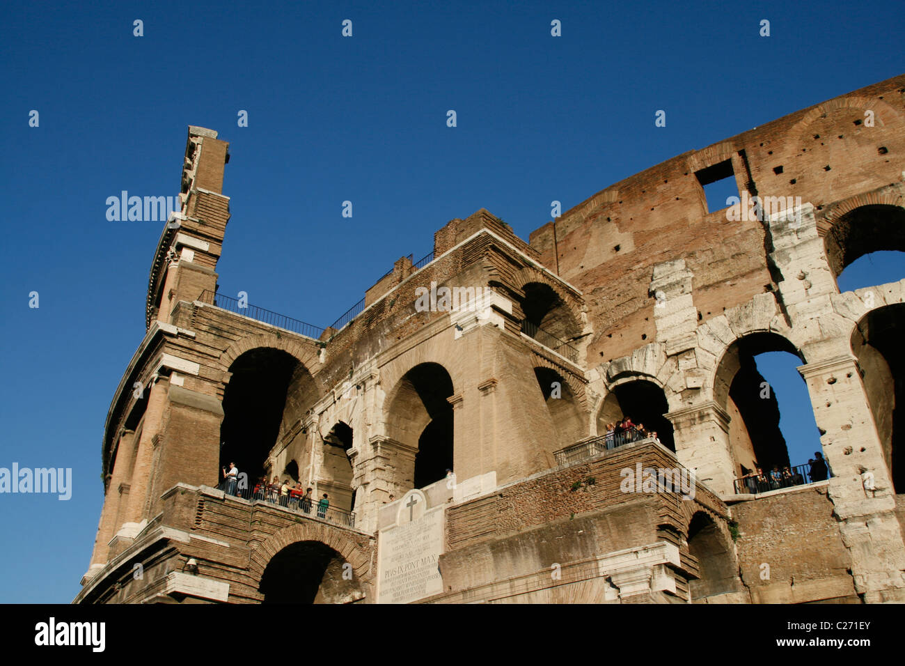 the colosseum amphitheatre wall facade, rome Stock Photo - Alamy