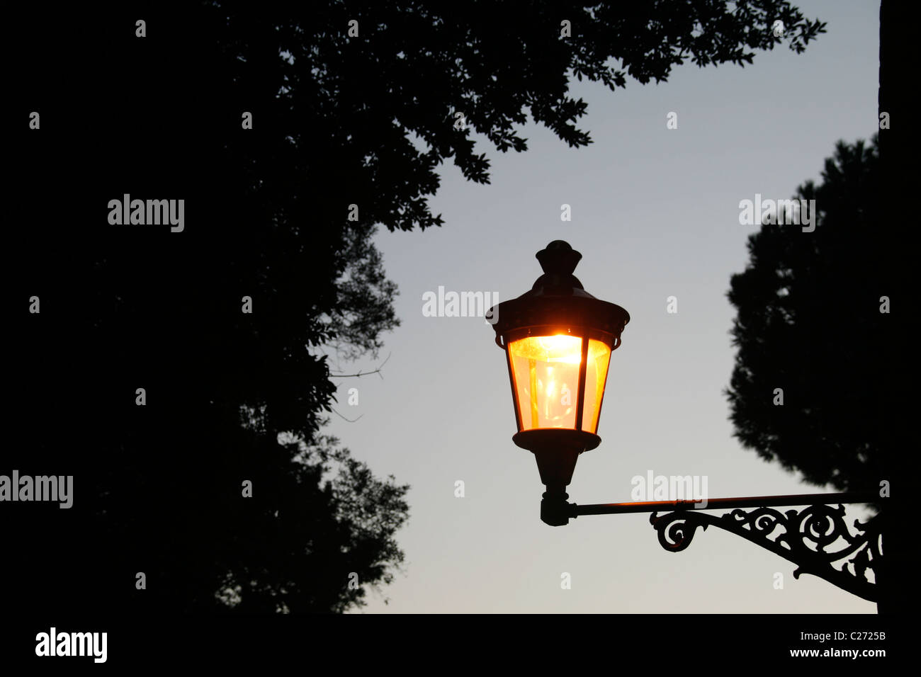 one street lamp post pole at night Stock Photo - Alamy