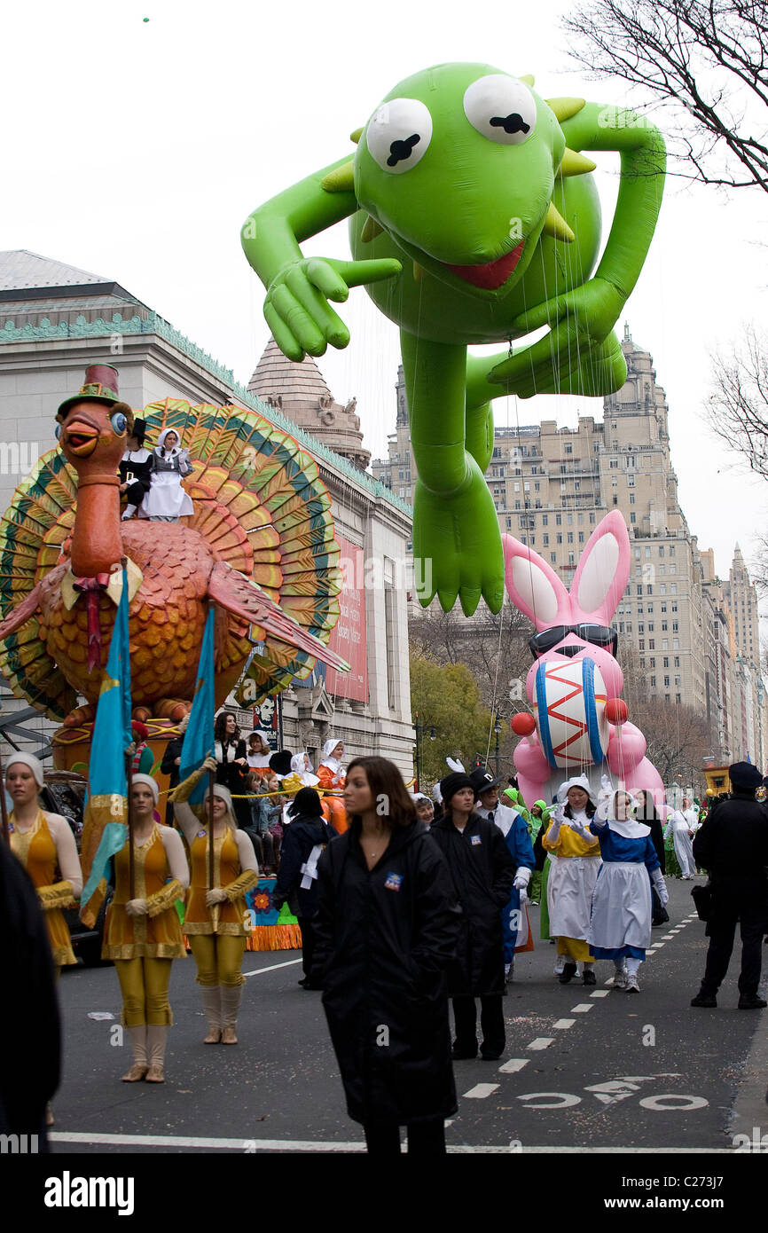 Kermit the Frog 83rd Annual Macy's Thanksgiving Day Parade New York ...