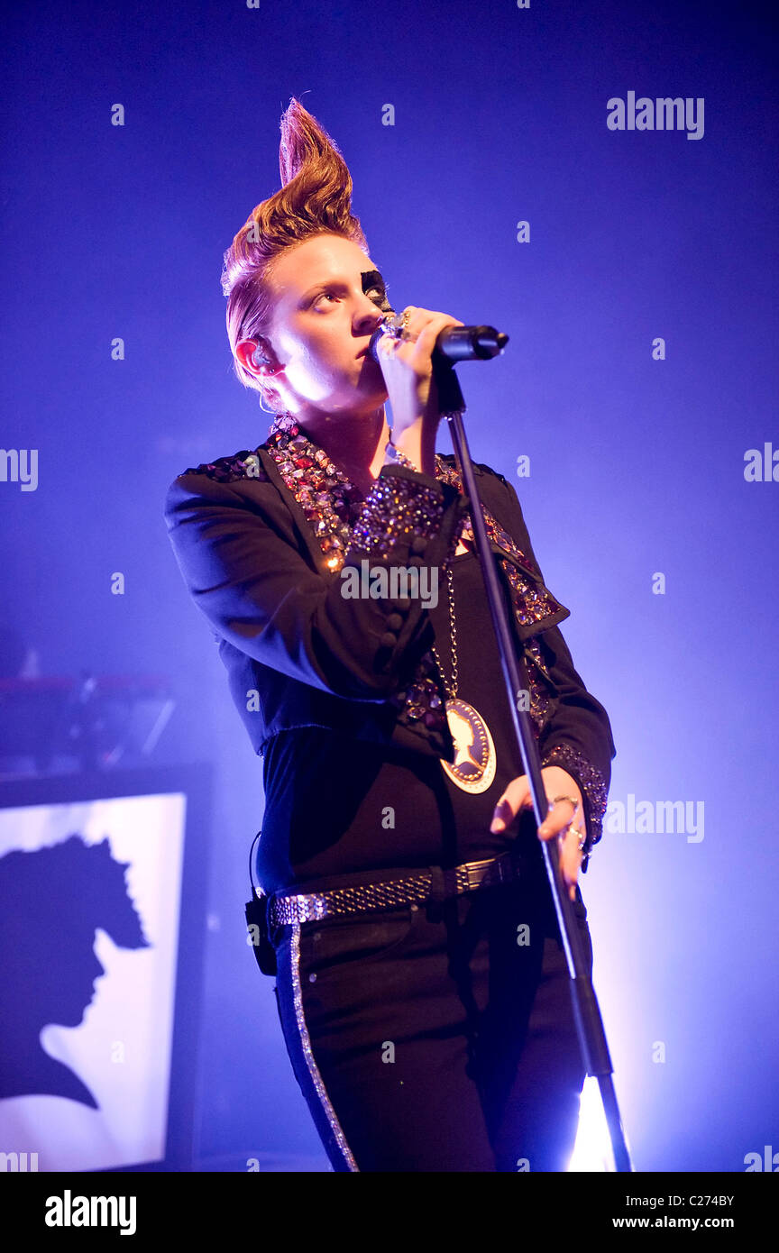 Singer Eleanor 'Elly' Jackson of La Roux performing live at the ...